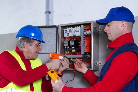 Tips To Reduce Electricity Bill By Using electrical service - Guide2