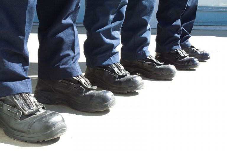 Safety Boots - The Only Way to Get Protected from Feet Injuries - Guide2